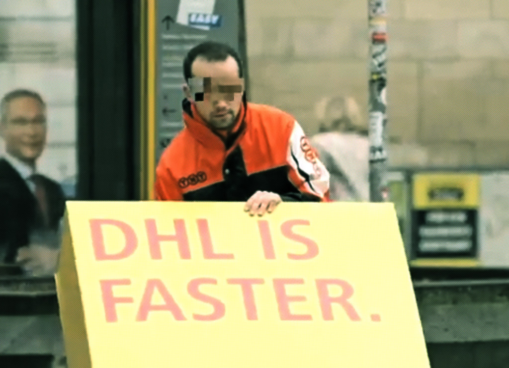 DHL fait sa publicité en streetmarketing grâce à ses concurrents (ups ...