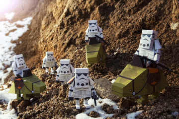 Star Wars : des figurines en papercraft par l'artiste Momot